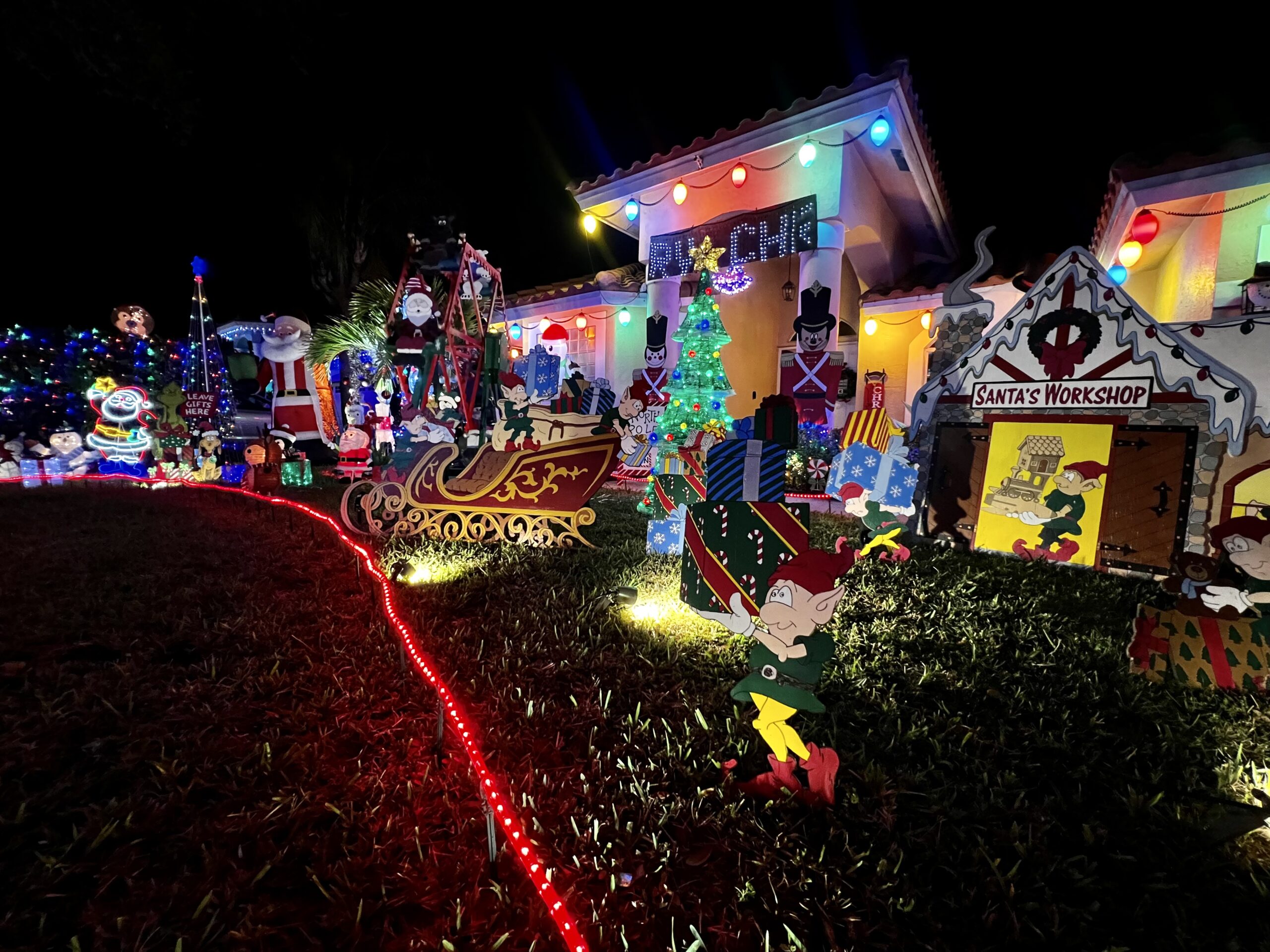 Deck The Halls residential holiday lights & displays in North Broward ...