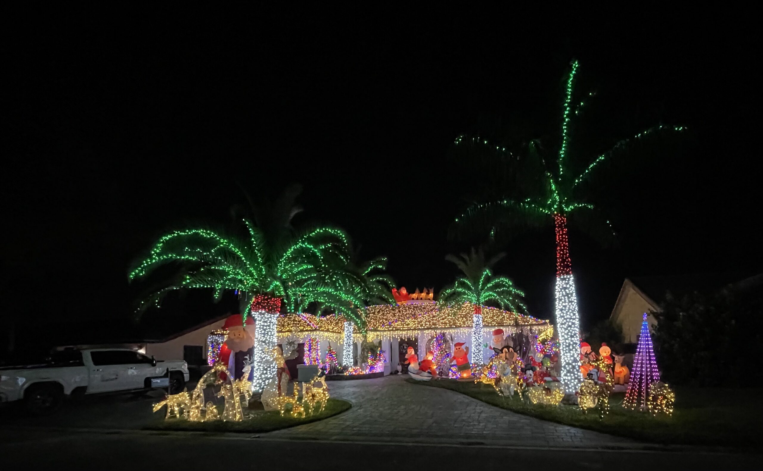 Deck The Halls residential holiday lights & displays in North Broward ...